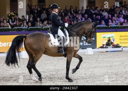 18. Dezember 2022, Hessen, Frankfurt/Main: Reitsport: Dressur/Springen ...