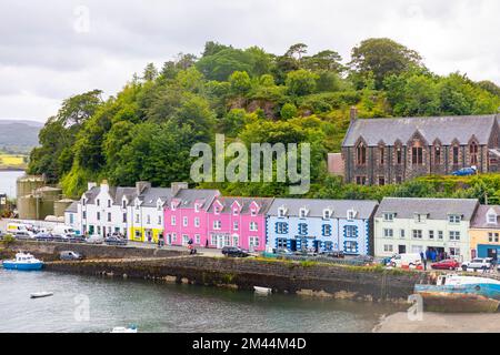 Portree Isle of Skye helle Gebäude rund um den Hafen von Portree, Isle ...