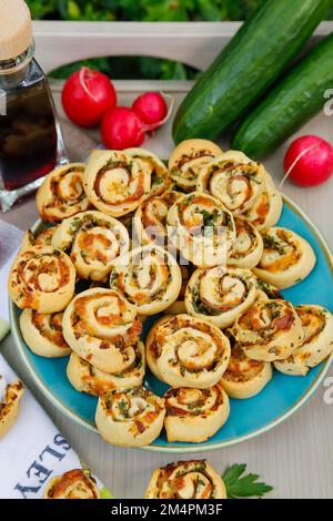 Schwäbische Küche, herzhafte Schneckenpasta, salzig, Hefegebäck ...