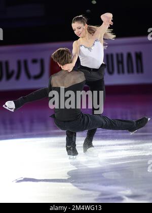 Victoria Manni and Carlo Roethlisberger of Italy perform during the ice ...