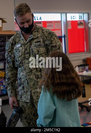 KADENA, Japan (25. Februar 2022) 5. Schüler der Bob Hope Elementary ...