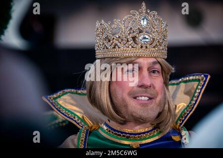 James Reiss III., König Rex, geht am 28. Februar 2022 während des Lundi ...