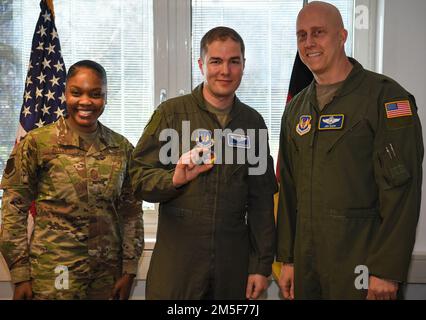 USA Air Force Capt. Adam Olligschlager, 86. Airlift Wing Pläne und ...