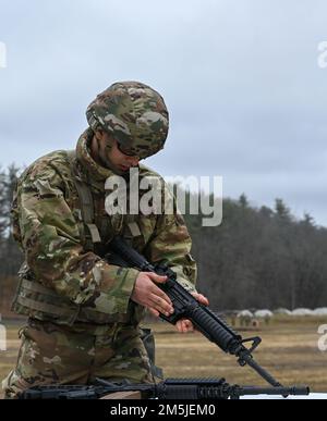 SPC Ilies Benaiche von Bravo Company, 642. Aviation Support Battalion ...