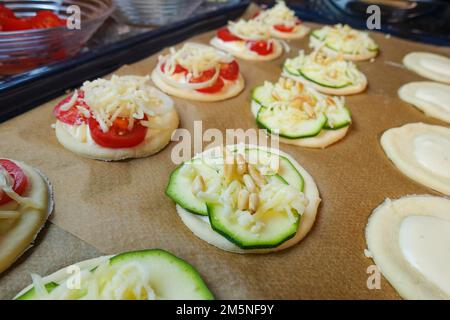 Schwäbische Küche, Zubereitung von Mini dinnete, auch Dennete, Dinnede ...
