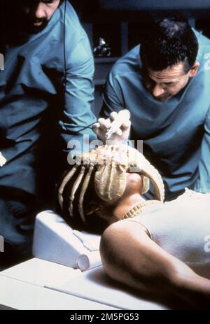 ALIEN (1979) SIGOURNEY WEAVER, YAPHET KOTTO, TOM SKERRITT, JOHN WEH ALI ...