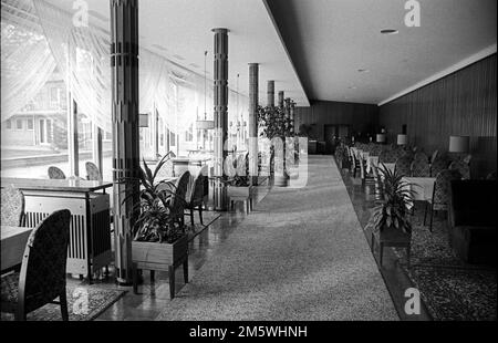 DDR, Bernau, 29. 01. 1990, Waldsiedlung, ehemalige Regierungssiedlung ...