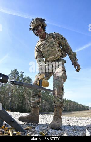 USA Army Pvt. Shawn Jones mit 4. Bataillon, 319. Artillerie-Regiment ...