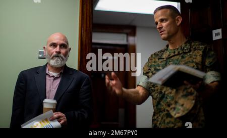 Herr Derek Gondek, professioneller Mitarbeiter des Haushaltsausschusses ...