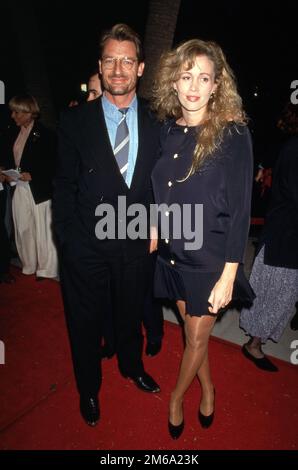 Perry King und seine Ehefrau Jamie Elvidge nehmen am 14. November 1991 ...