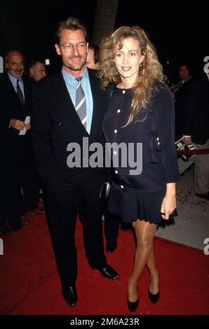 Perry King und seine Ehefrau Jamie Elvidge nehmen am 14. November 1991 ...