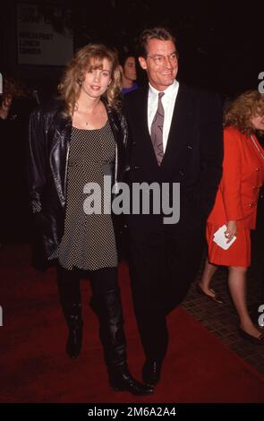 Perry King und seine Ehefrau Jamie Elvidge nehmen am 14. November 1991 ...