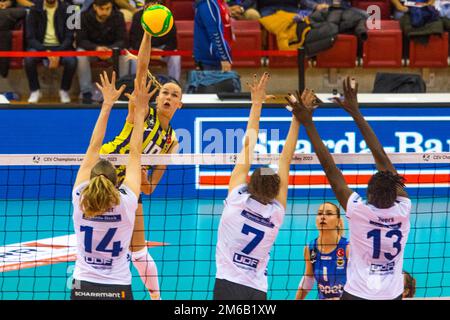 Arina FEDOROVTSEVA (Fenerbahce Opet Istanbul), Laura Kuenzler, Marie ...