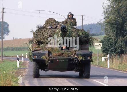 Schwerer Panzerwagen AMX-10RC der französischen Armee während NATO ...