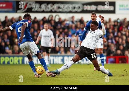 Hakeem Odoffin von Rotherham United übt während des dritten Pokalspiels ...