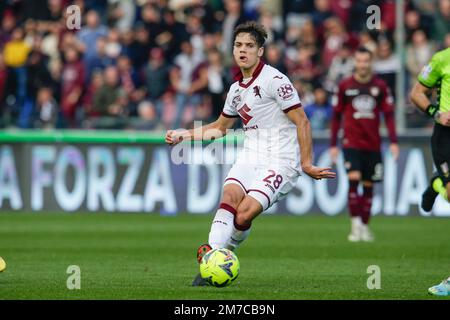 Torinos italienischer Mittelfeldspieler Samuele Ricci kontrolliert den Ball während des ...