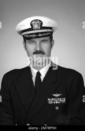 US-Marinekapitän Kenneth R. Wright hält seine Abschiedsrede bei seinem ...