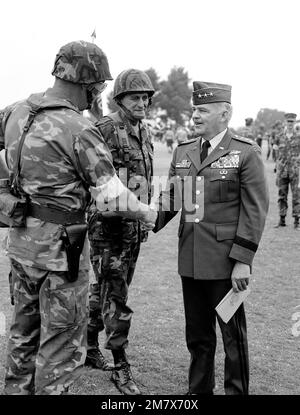 MGEN Ernest C. Cheatham Jr. übernimmt das Kommando über die 1. Marine ...