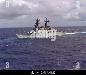 Hafenansicht des Zerstörers USS LEFTWICH (DD-984), der als Teil einer ...