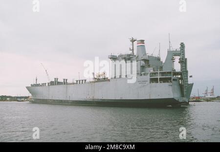 Ein Hafenviertel-Blick auf das strategische Schwertransportschiff USNS ...