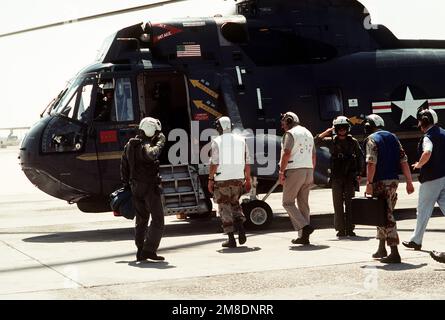 Der Hubschrauber SH-3 Sea King von Vice ADM. Stanley R. Arthur ...