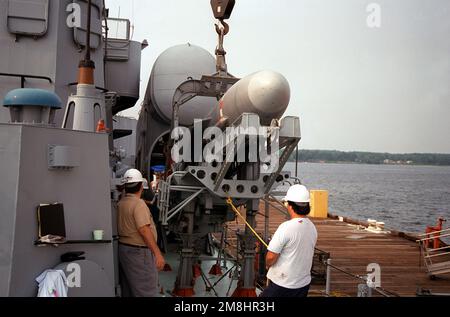 Ein P-15 SS-N-2c Styx SSM wird aus dem Raketenrohr Nr. 4 an Bord des ...
