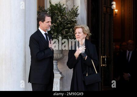 Griechenlands ehemaliger Kronprinz Pavlos und ehemalige Königin Anne-Marie reagieren am Tag der ...