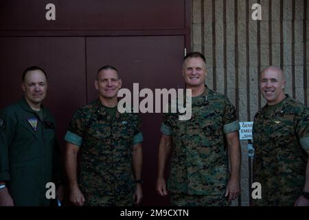 US Marine Major General Steven R. Rudder, Recht, spricht mit Japan ...