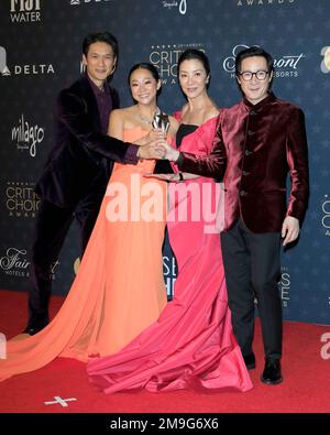 Harry Shum Jr., Stephanie Hsu, Michelle Yeoh und Ke Huy Quan nehmen am ...