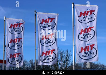 Werbebanner einer Filiale der HIT Handelsgruppe, eine Tochter der Dohle ...
