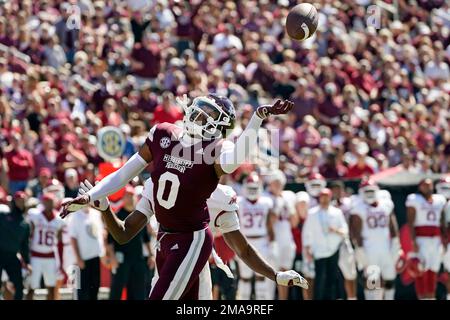 Mississippi State wide receiver Rara Thomas (0) holds on to a 22-yard ...