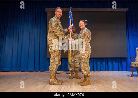 Oberst Scott Morgan, Befehlshaber der 607. Lufthilfegruppe, stellt ...