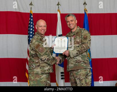 Oberst Mathew Gaetke, Befehlshaber der 51. Einsatzgruppe, Left ...