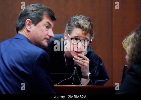 Judge Penney Azcarate talks to attorneys Ben Chew, left, and Elaine ...