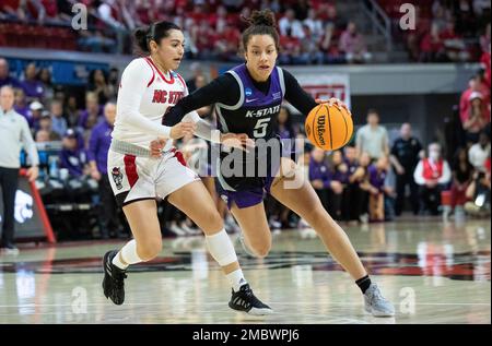 Kansas State's Brylee Glenn, left, and Serena Sundell (4) battle for a ...