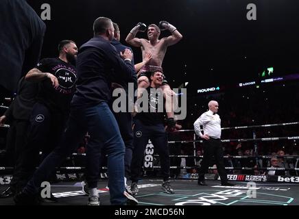 Liam Smith feiert den Sieg gegen Chris Eubank Jr. im Mittelgewicht in ...
