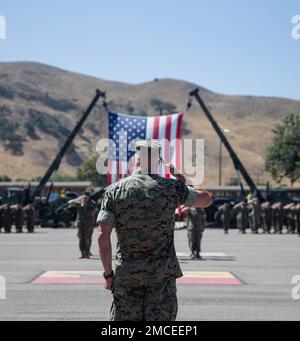 USA Marinekollege Patrick Eldridge, Center, kommandierender Offizier ...