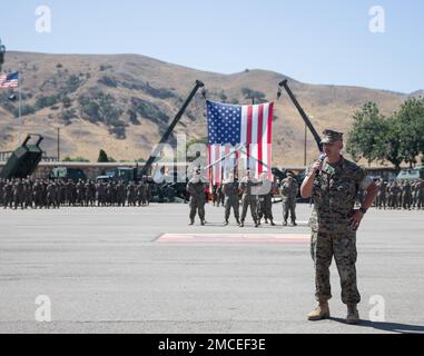 USA Marinekollege Patrick Eldridge, Center, kommandierender Offizier ...