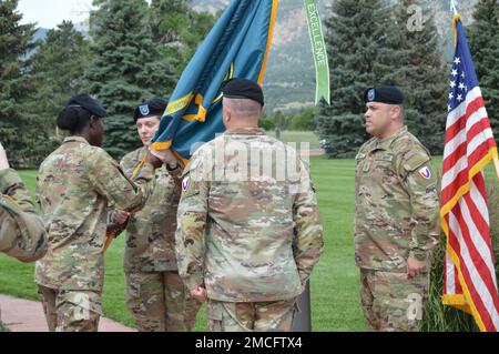 FORT CARSON, Colorado – LT. Col Ranjini T. Danaraj, Kommandant, 759. MP Bataillon und Direktor ...