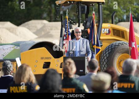 Senator Warren Keith Perry, Senat Florida. Die heutige bahnbrechende ...