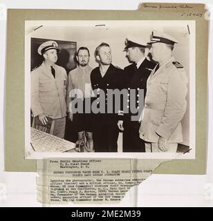 Deutsche Gefangene von Küstenwache Cutter Ikarus. Deutsche Gefangene ...