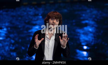 Young Dutch inventor Boyan Slat, on screen left, unveils the ...