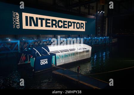 Young Dutch inventor Boyan Slat, on screen left, unveils the ...