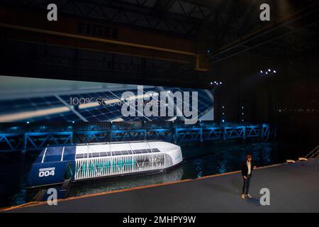 Young Dutch inventor Boyan Slat, on screen left, unveils the ...