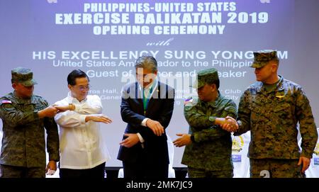 From left, Philippine Armed Forces Chief Gen. Hermogenes Esperon Jr ...
