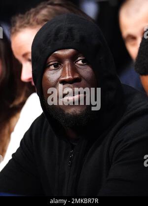 Rapper Stormzy, Michael Ebenezer Kwadjo Omari Owuo Jr, ist am Ring in ...