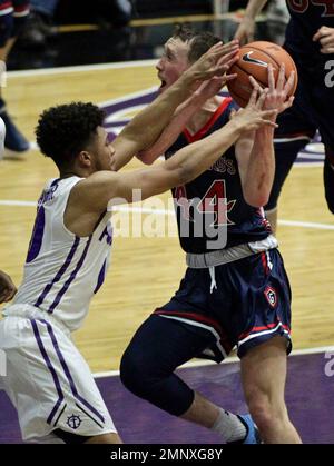 Portland guard Marcus Shaver Jr. (10) drives to the basket while ...