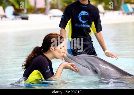 Die Stars Ana Ortiz und Mark Indelicato von „Hässliche Betty“ genießen ...