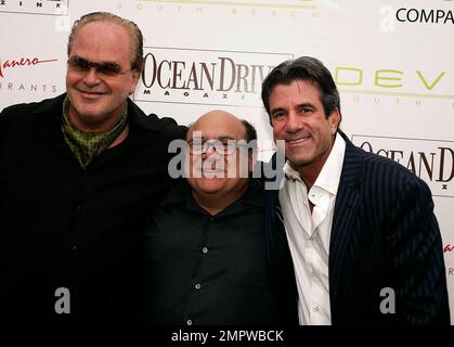 Die Miteigentümer David Manero (R), Danny DeVito und Michael Brauser (L ...