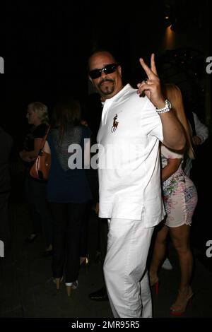 Rapper und Schauspieler Ice-T verlassen das Restaurant STK mit seiner ...